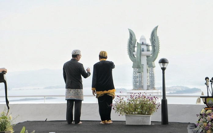 Diresmikan Gubernur, Inilah Menara Kujang Sapasang di Sumedang ... Diresmikan Gubernur, Inilah Menara Kujang Sapasang di Sumedang ...