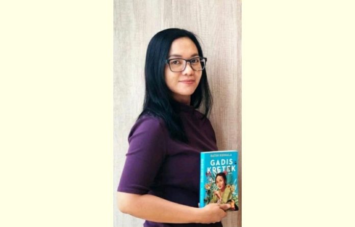 Mengenal Ratih Kumala, Penulis Hebat di Balik Kisah Menarik Gadis ...
