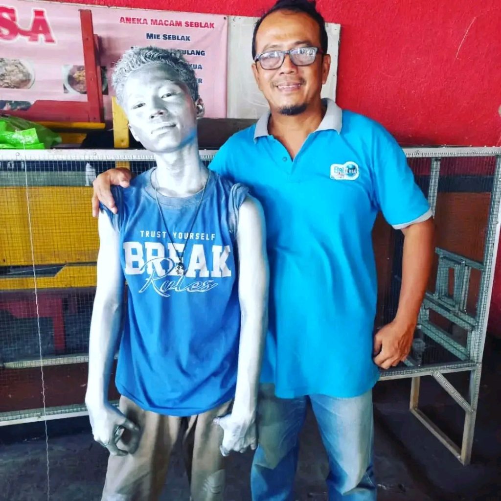 Fenomena Manusia Silver di Subang, Seni Jalanan yang Membawa Harapan ...