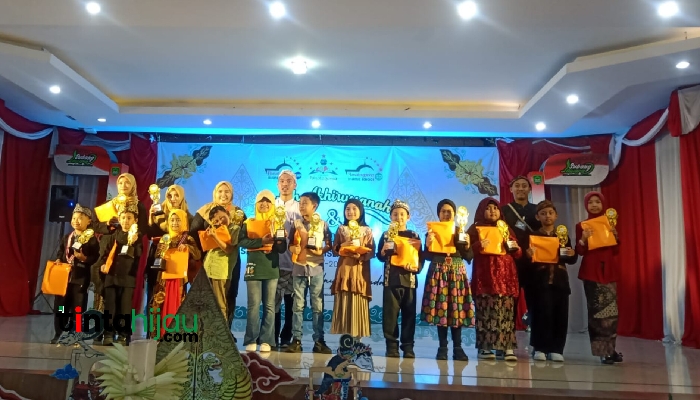 Seni Tradisional Warnai Kelulusan Puluhan Siswa SD Panatagama Subang Seni Tradisional ...