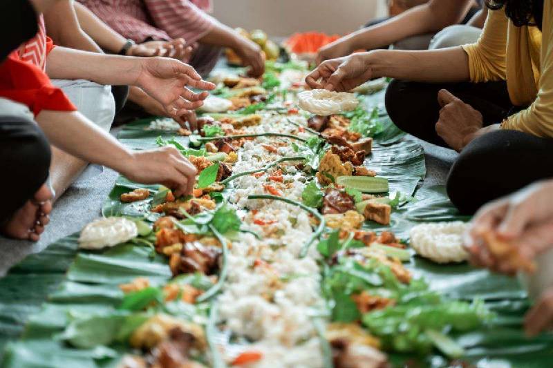 Dampak Buruk Makan Berlebihan Saat Berbuka Puasa | TINTAHIJAU.com Dampak Buruk Makan Berlebihan Saat Berbuka Puasa | TINTAHIJAU.com